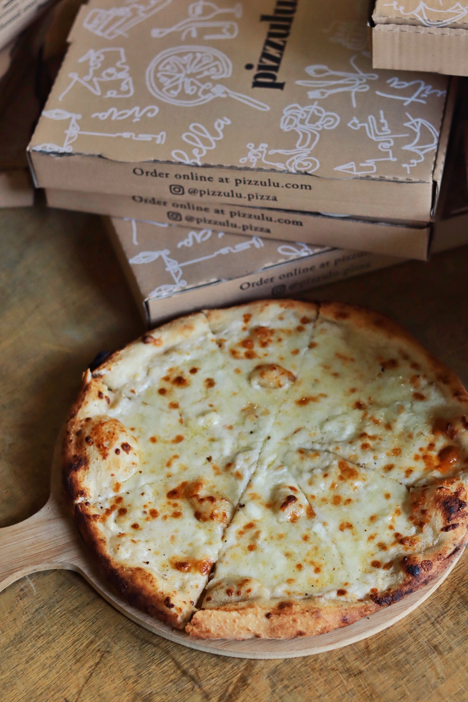 White Cheese Pizza – Pizzulu