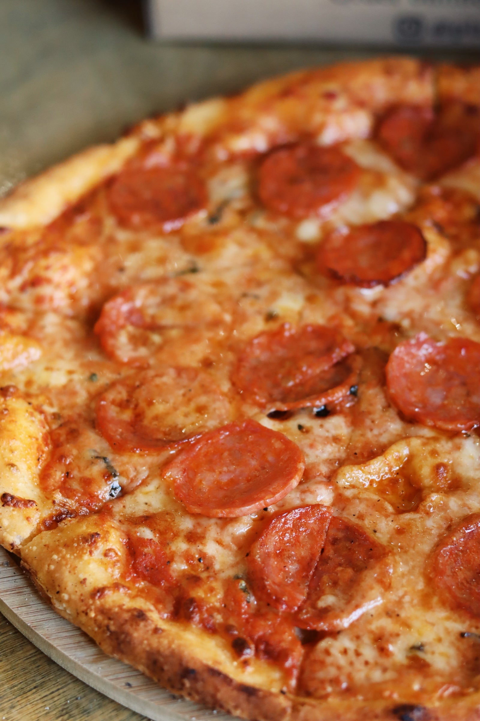 Cheesy Pepperoni Pizza – Pizzulu